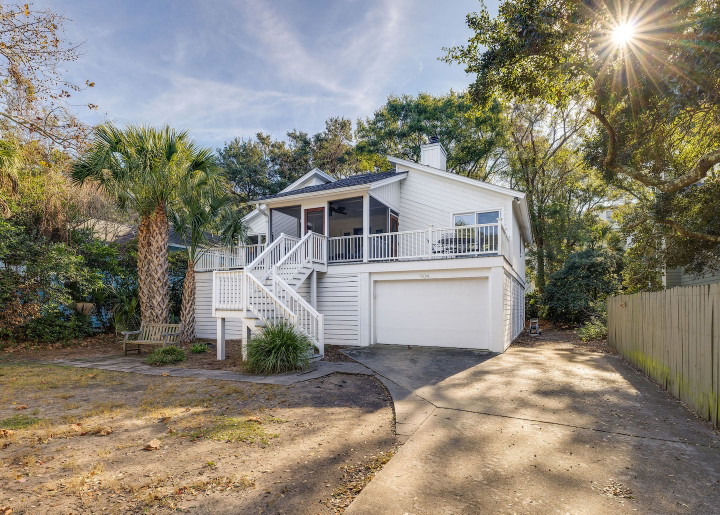 "Here Comes The Sun" Island Cottage Steps To The - Isle of Palms, SC