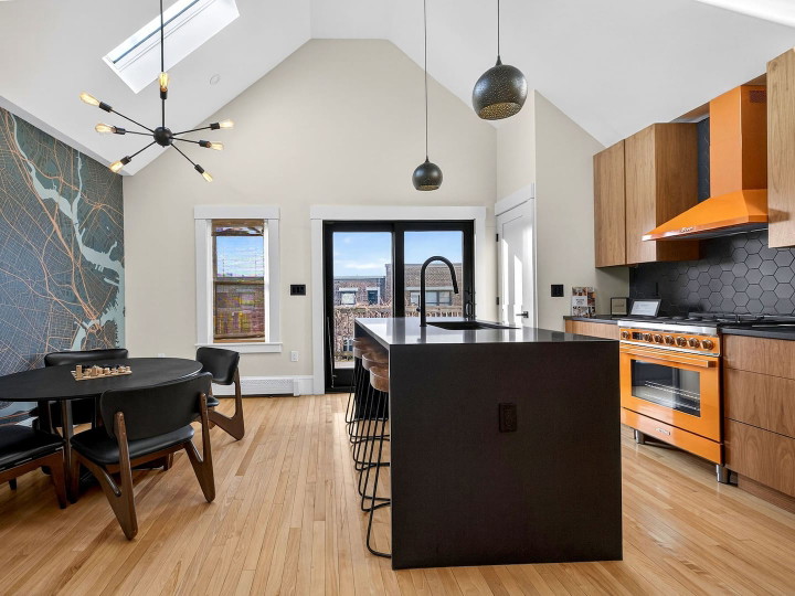 Hipster Basecamp | Fireplace  Deck  Parking - Cambridge, MA
