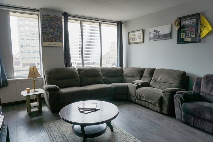 Bright Spacious 2 Bedroom Downtown Condo - Regina