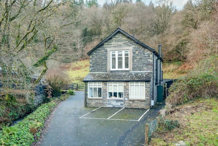 Pwerdy | Accommodation In An Old Turbine House - Snowdonia National Park