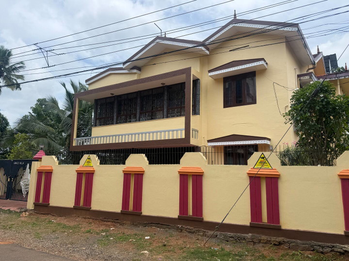Spacious Family Home With 5 Bedrooms - Adoor