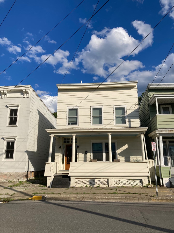 Charming 3 Bd/2 Bth W/yard Near Pocketbook Factory - Hudson, NY