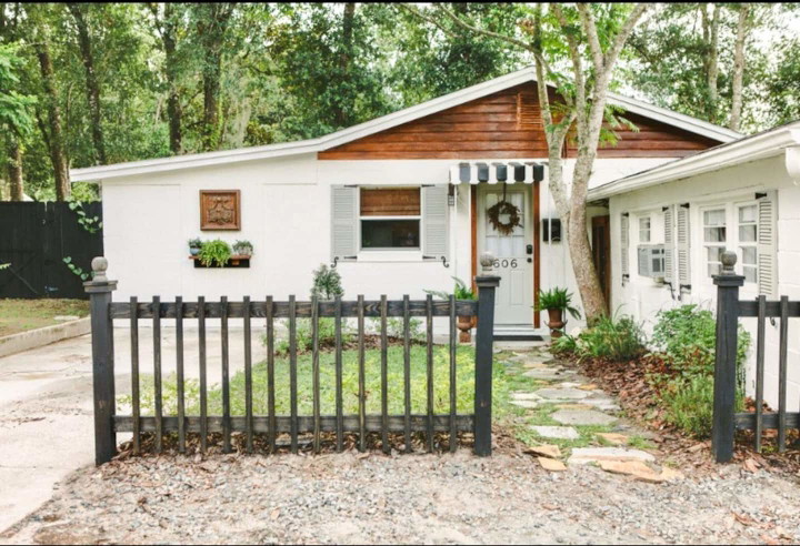 The Little Lamb Cottage - DeLand, FL