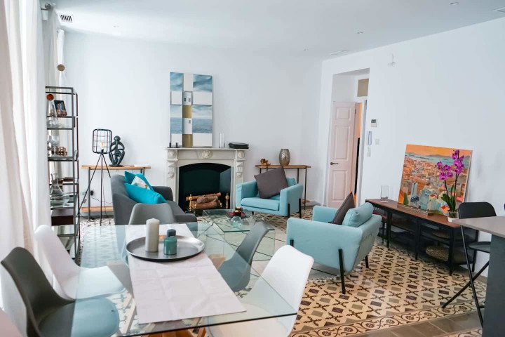 "Elegant 2-br Apartment With Unmatched Central Loc - Gibraltar