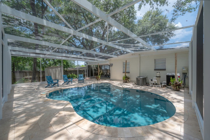 Spacious Boho Retreat Heated Pool-hottub-huge Yard - Tampa, FL