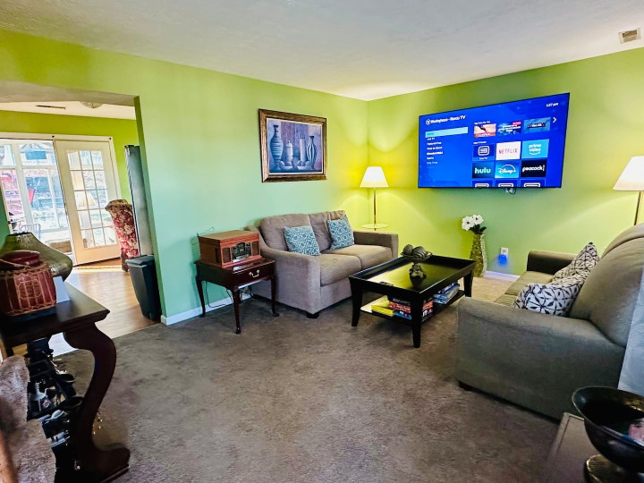 Two-story Family Retreat Large Yard, Pet-friendly - Bowling Green, KY