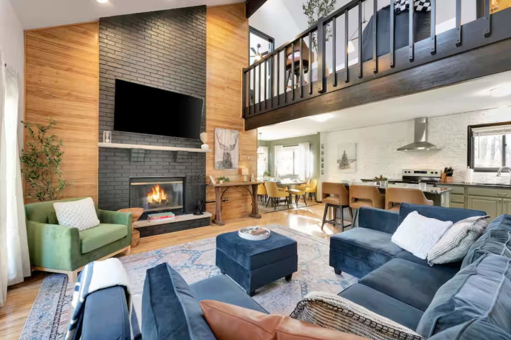 5br Resort-style | Game Room, Hot Tub, Fire Pit - Stroudsburg, PA