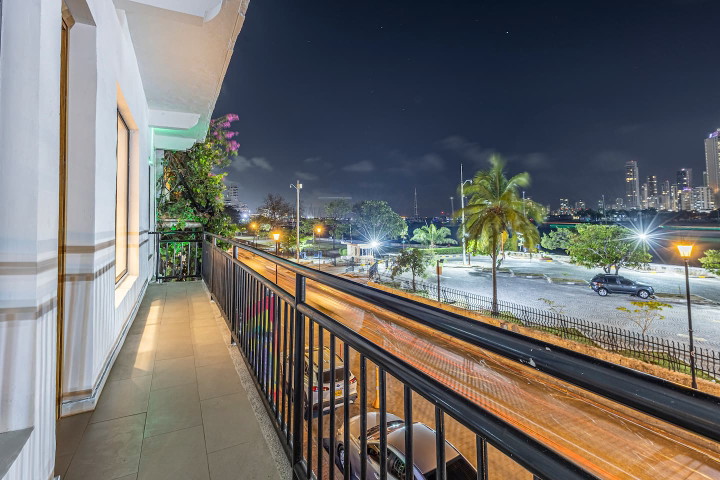 Luxury 9-br Jacuzzi Bayfront - Cartagena, Colombia