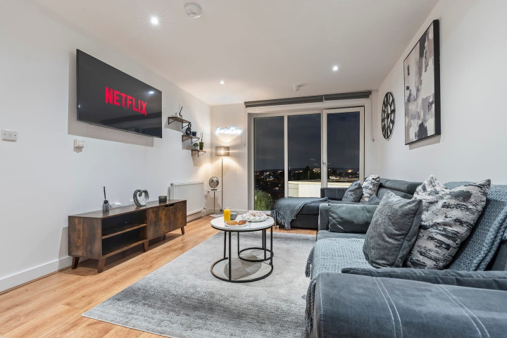 Stylish Central Harrow 2br 2 Bath | Gym | Sleeps 8 - London