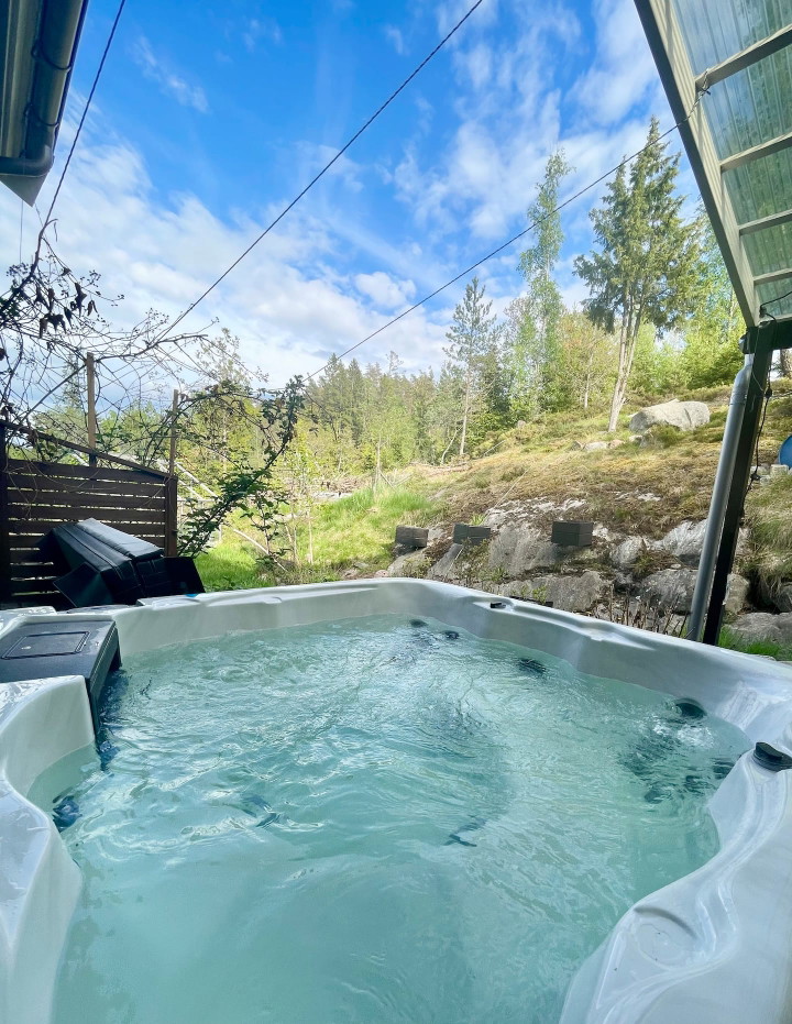 Waterfront Villa Near City, Hot Tub, Dock & Saunas - Värmdö