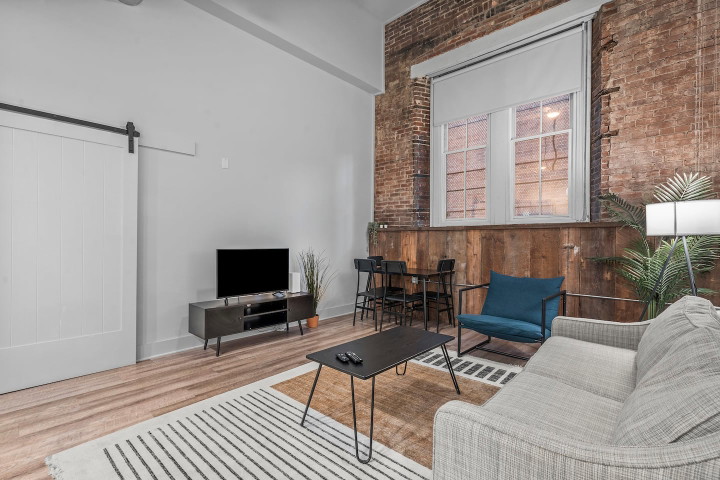 Walk To Acrisure+pnc! First Floor W/ Free Parking - Pittsburgh, PA