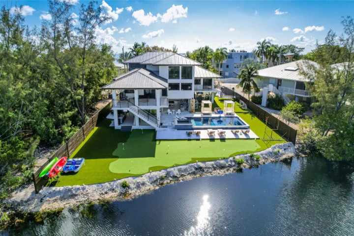 Waterfront Luxe Pool, Hot Tub, Theater, Games&more - Key Largo, FL