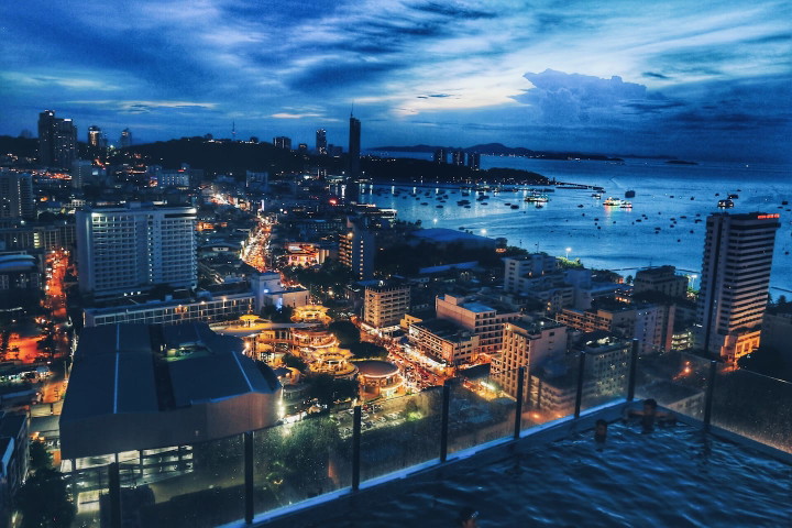 The Base Central Pattaya, By The Sea, Near Hilton Hotel, Bedding Is Changed After Every Guest - Pattaya