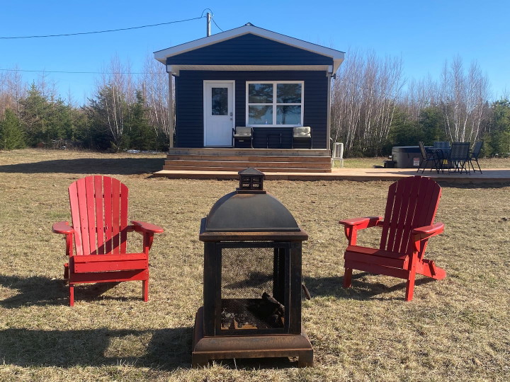 Waterfront Tiny Home W/ Hot Tub - New Brunswick