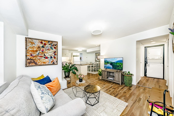 Bright & Cozy Private Suite 2 Queen Bed For 4 - Abbotsford