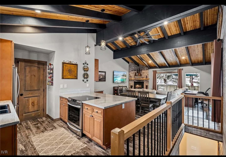 Pet Friendly Condo: Ski Shuttle Beach & Fireplace - Carson City, NV