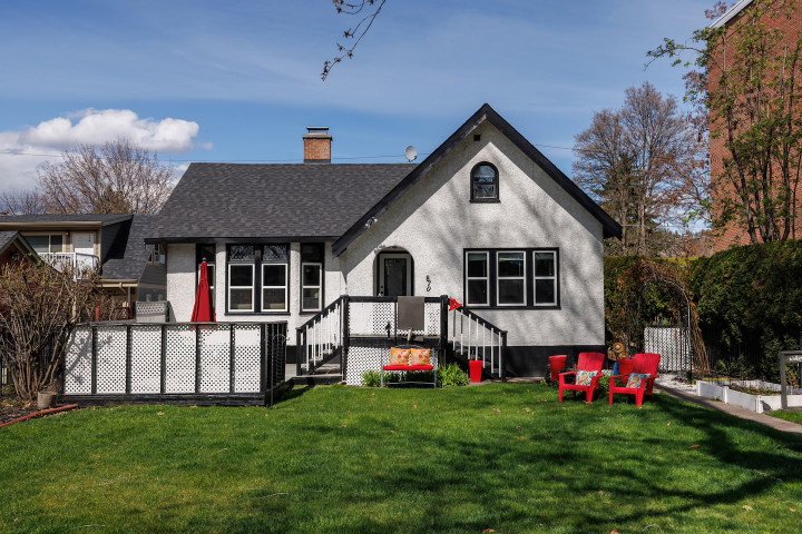 Cute & Cozy Heritage Home - Kelowna