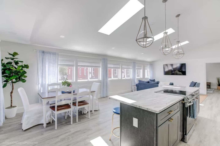 Elegant Thames St. Loft W/ View Of Town And Harbor - Newport, RI
