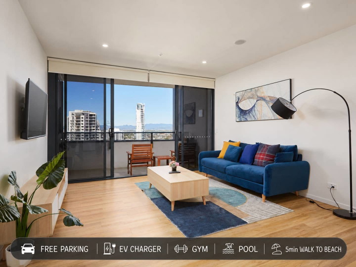 One Bedroom With Water View In Surfers - Gold Coast