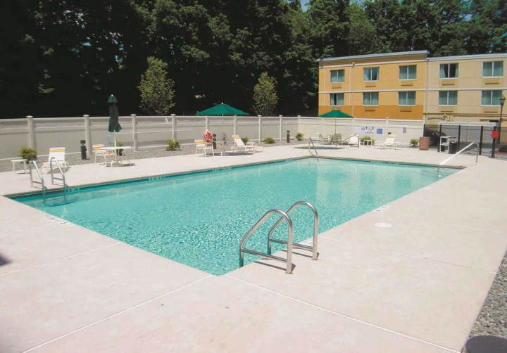 La Quinta Danbury | 2 Double | Pet-friendly - Newtown, CT