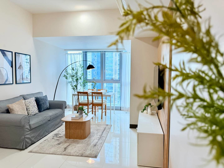 Uptown Bgc 2br | Corner Unit View | Queen Beds - Makati