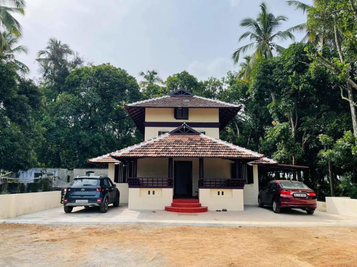 Neermathalam, A Traditional Kerala Tharavadu - Palakkad