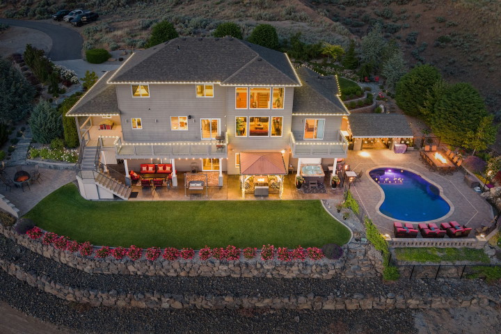 Riverview Retreat: Incredible Views, Heated Pool, Spa, Theater Room & More! - Wenatchee, WA