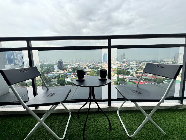 Your Perfect Work, Dine & Wine Base W/ 500 Mbps - Makati