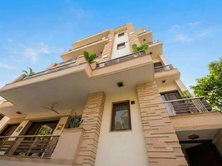 Beautiful 4 Bedrooms Chopras Apartment - New Delhi