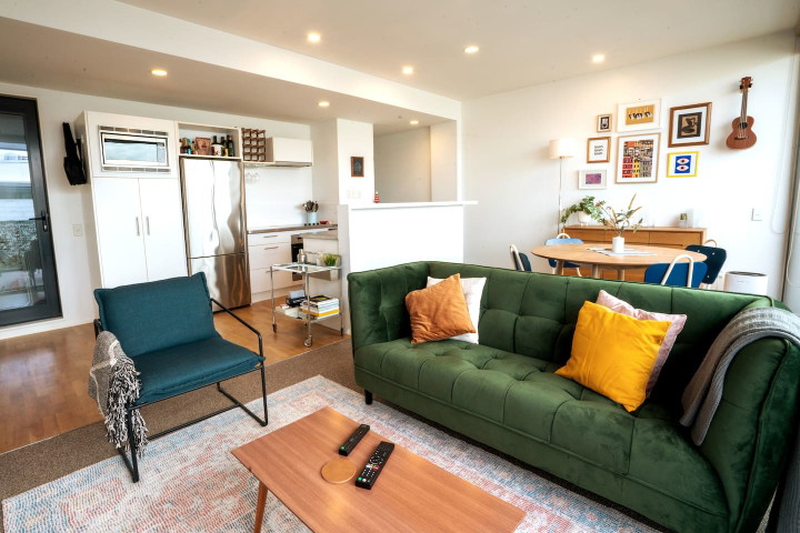 Eclectic City-fringe Townhouse With Rooftop Deck - Auckland