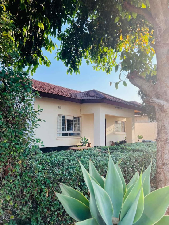 The Java Tree Cottage - Zambia