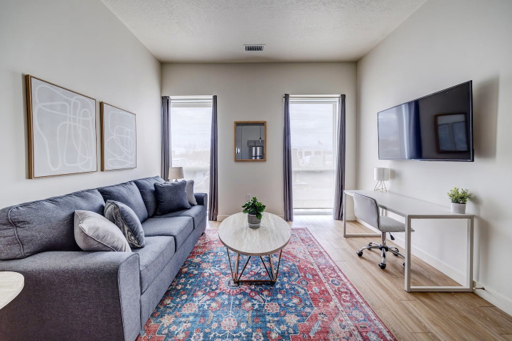 1bd 1ba Unit - King Bed - Fast Wifi - Hottub & Gym - Sandy, UT