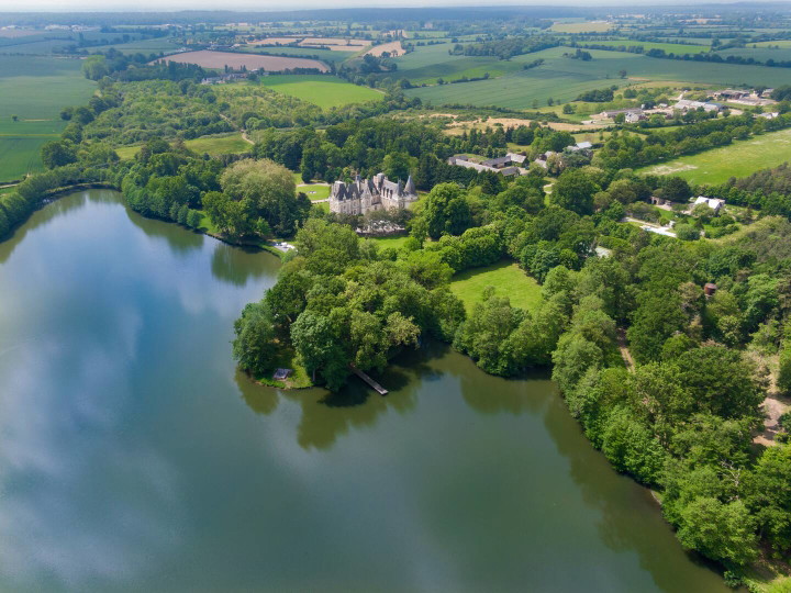 Luxury Lakeside Castle, Pool, Onsite Golf & Tennis - Maine-et-Loire