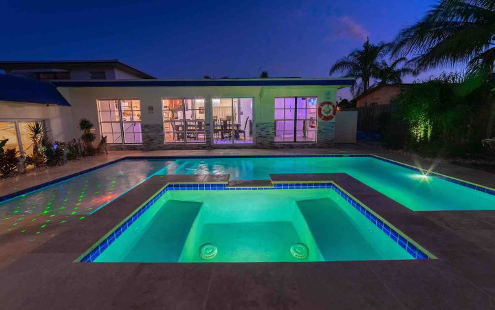 Heated Pool, Sleeps 12 - Boynton Beach, FL