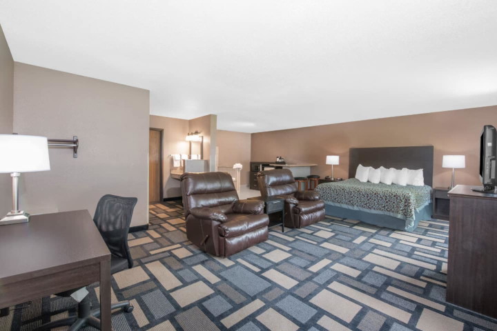 Pet Friendly Deluxe Suite | Days Inn Watertown - Watertown, SD
