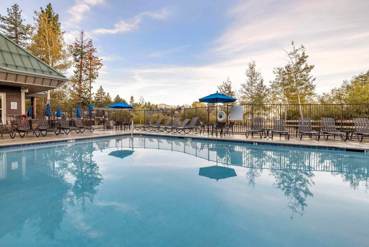 South Lake Tahoe Pool + Ski Adventure Stay - South Lake Tahoe, CA