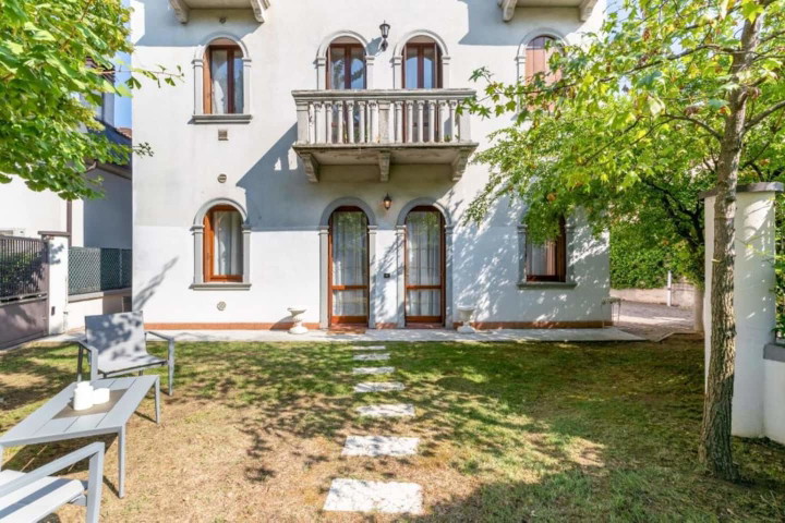 Modern Design In Liberty Villa With Private Garden - Vicenza