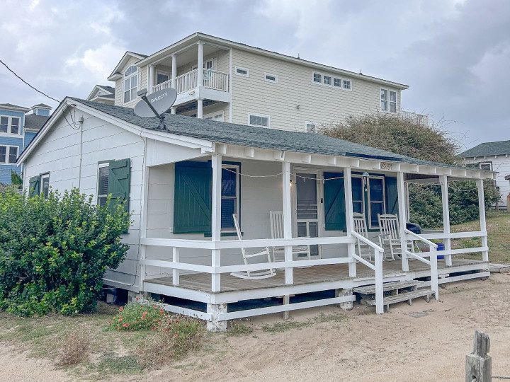 Cozy 2 Bedroom Cottage Steps To The Sea - Nags Head, NC