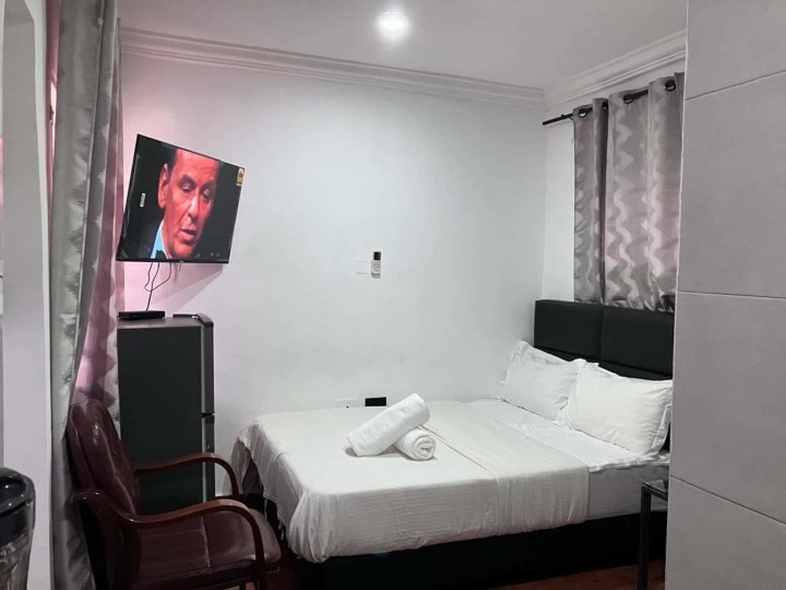 Comfypod Studio With Swimming Pool In Osu - Accra