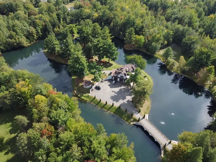 Waterfront On An Island (Premium) #308122 - Trois-Rivières