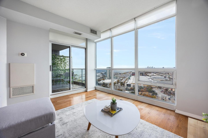 Beautiful City & Lake View Condo - Toronto