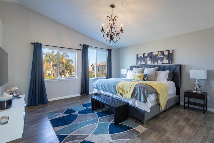Family Bliss: Home Of Comfort And Warmth - Elk Grove
