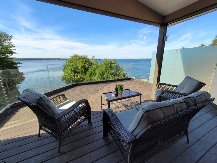 Beautiful & Spacious All-season Waterfront Cottage - Midland