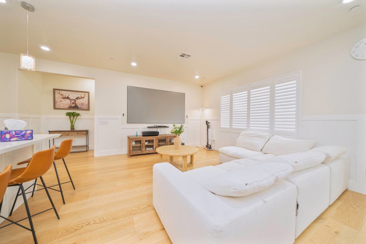 Flat-level Single Family Home W/backyard - Ontario, CA
