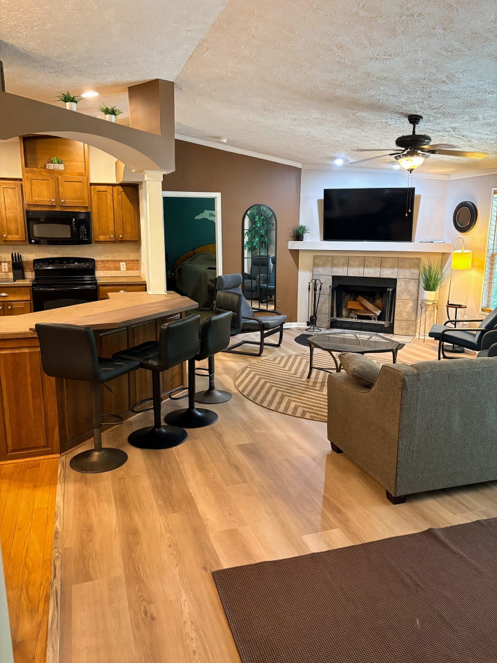 3 Bedroom Gem Close To Everything - Weaverville, NC