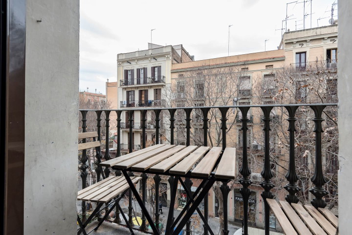 Renovated 2 Bedroom With Balcony - Barcelona