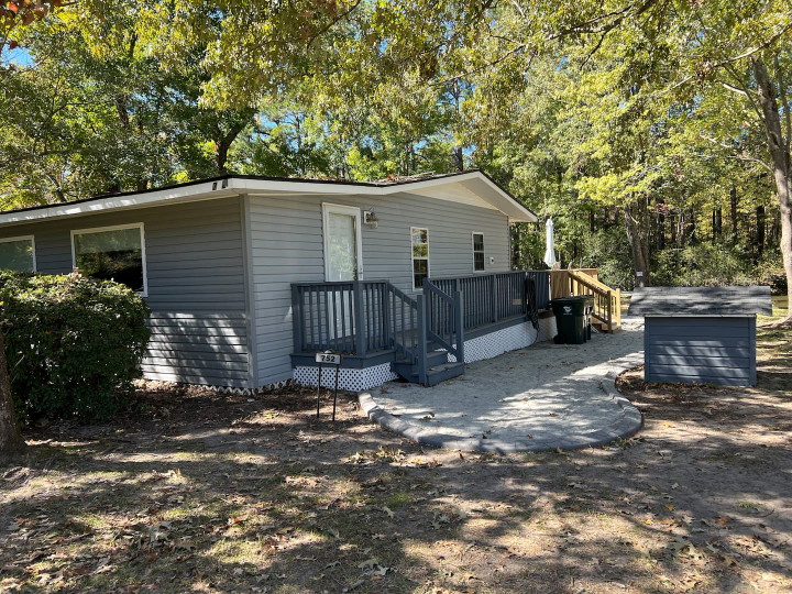 Cutest Cottage On The Lake - Moncks Corner, SC