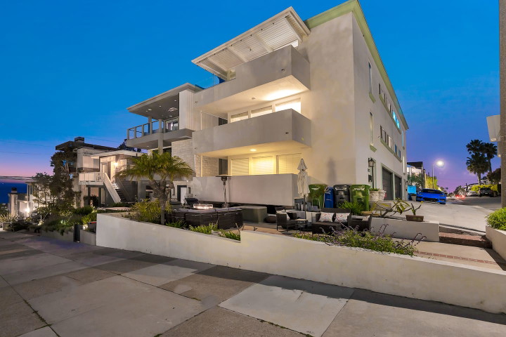 Steps From The Sand In Mb - Manhattan Beach, CA