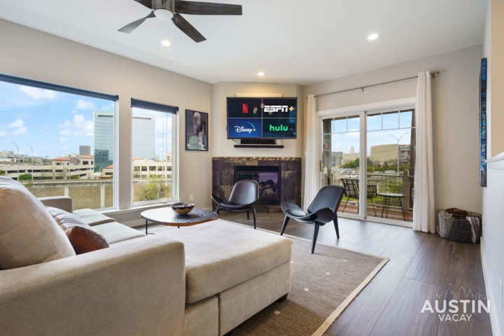 Enjoy Dt Newly Renovated & Patio + Free Swim Club - Austin, TX