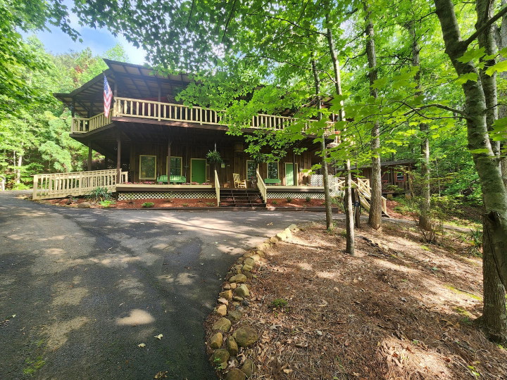 Rustic Cabin Moonshiners Retreat Cabin - Dawsonville, GA